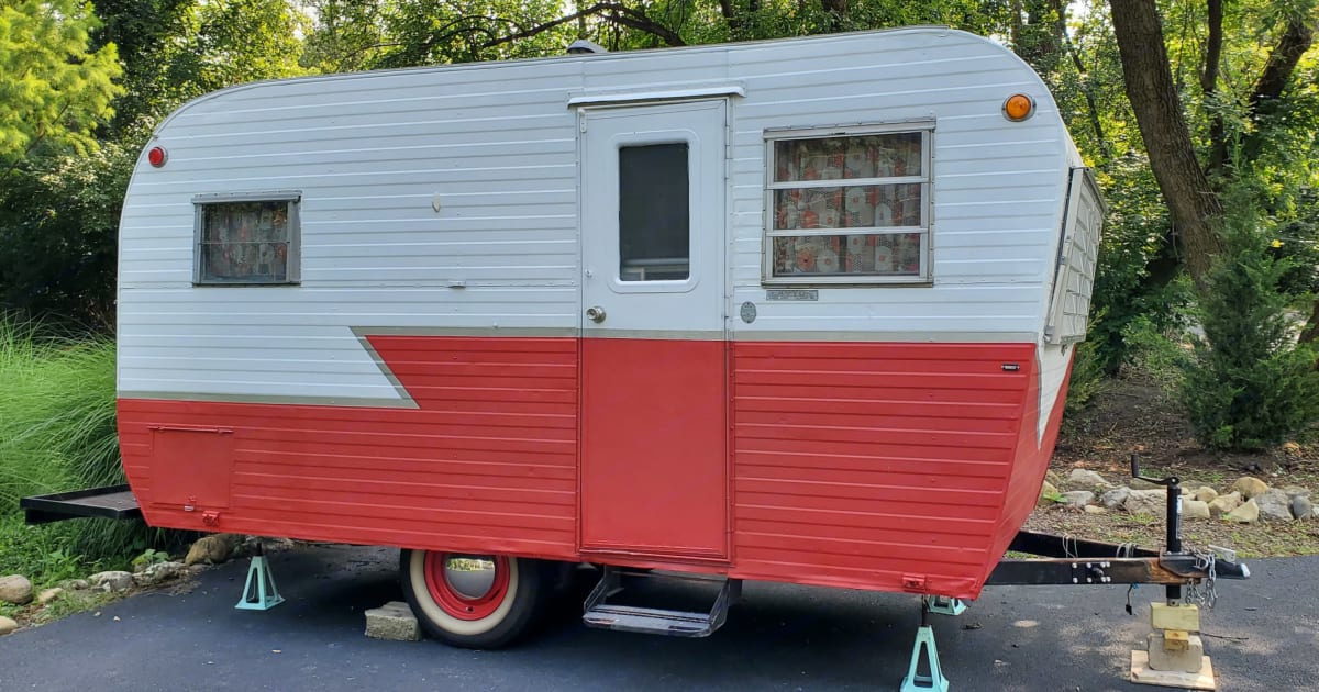 1968 Skyline Layton Travel trailer Rental in Willow Springs, IL | Outdoorsy