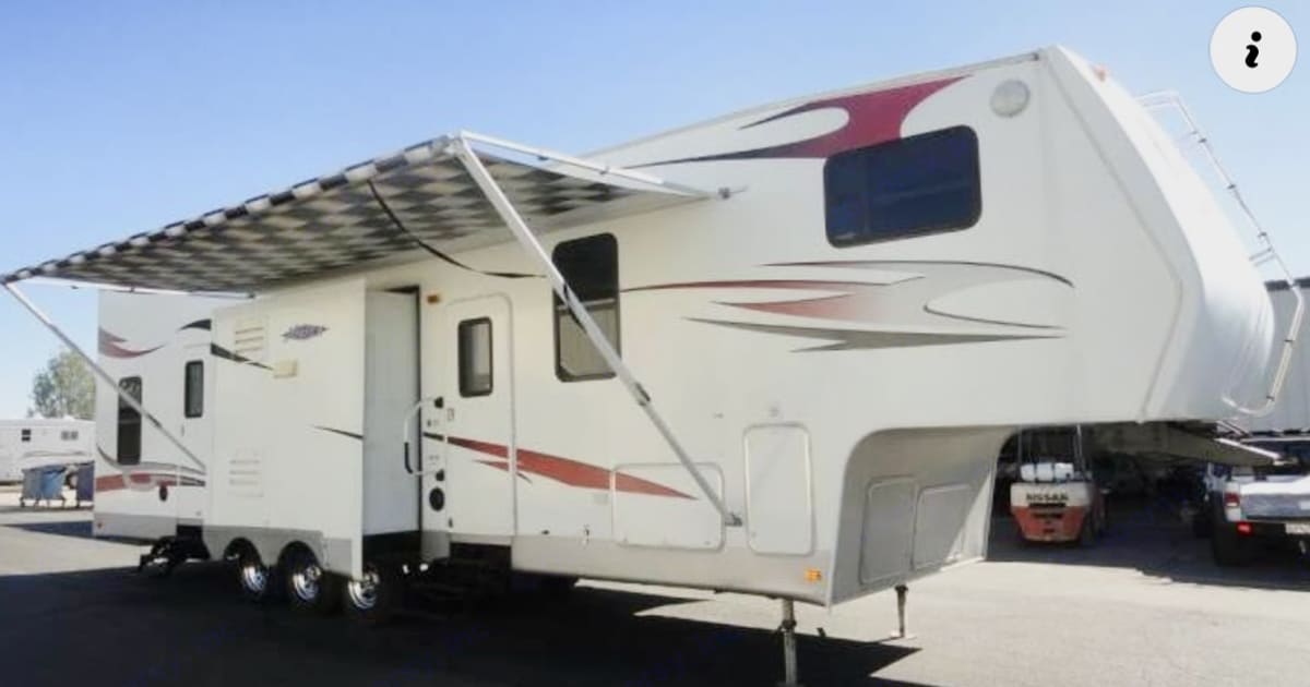 2009 Thor Motor Coach Vortex Toy hauler Rental in Los Angeles, CA ...