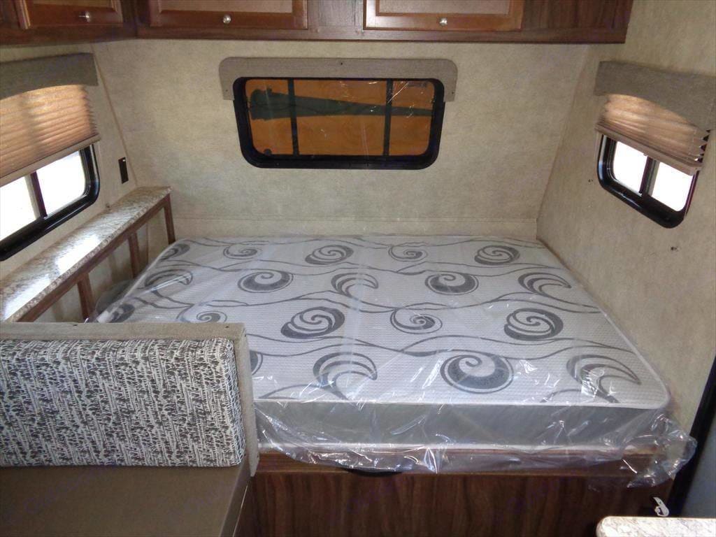 2019 Viking 2019 Small 17 foot lightweight travel trailer sleeps 6 ...