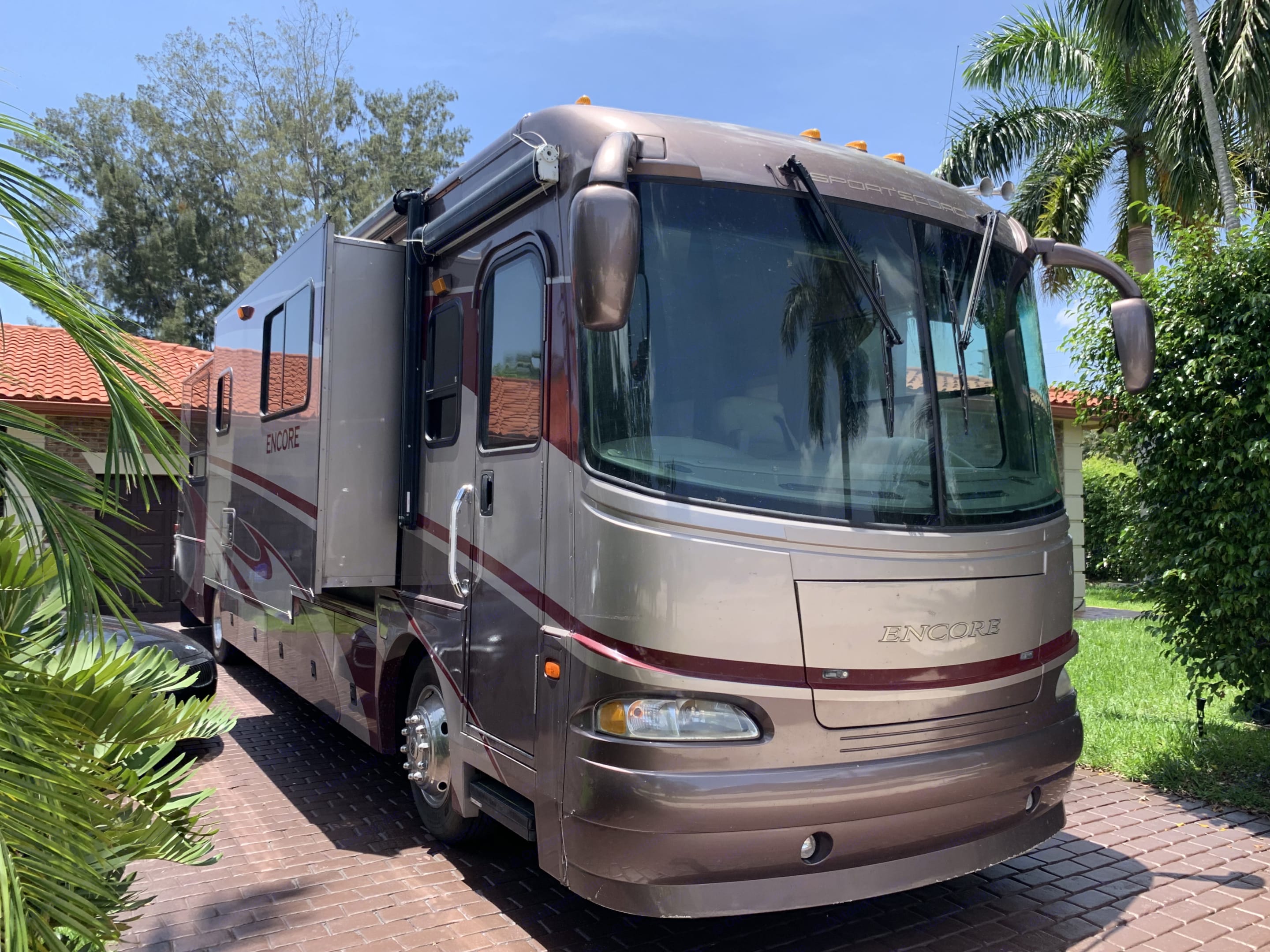 2007 Coachmen Encore Class A Rental in Plantation, FL | Outdoorsy