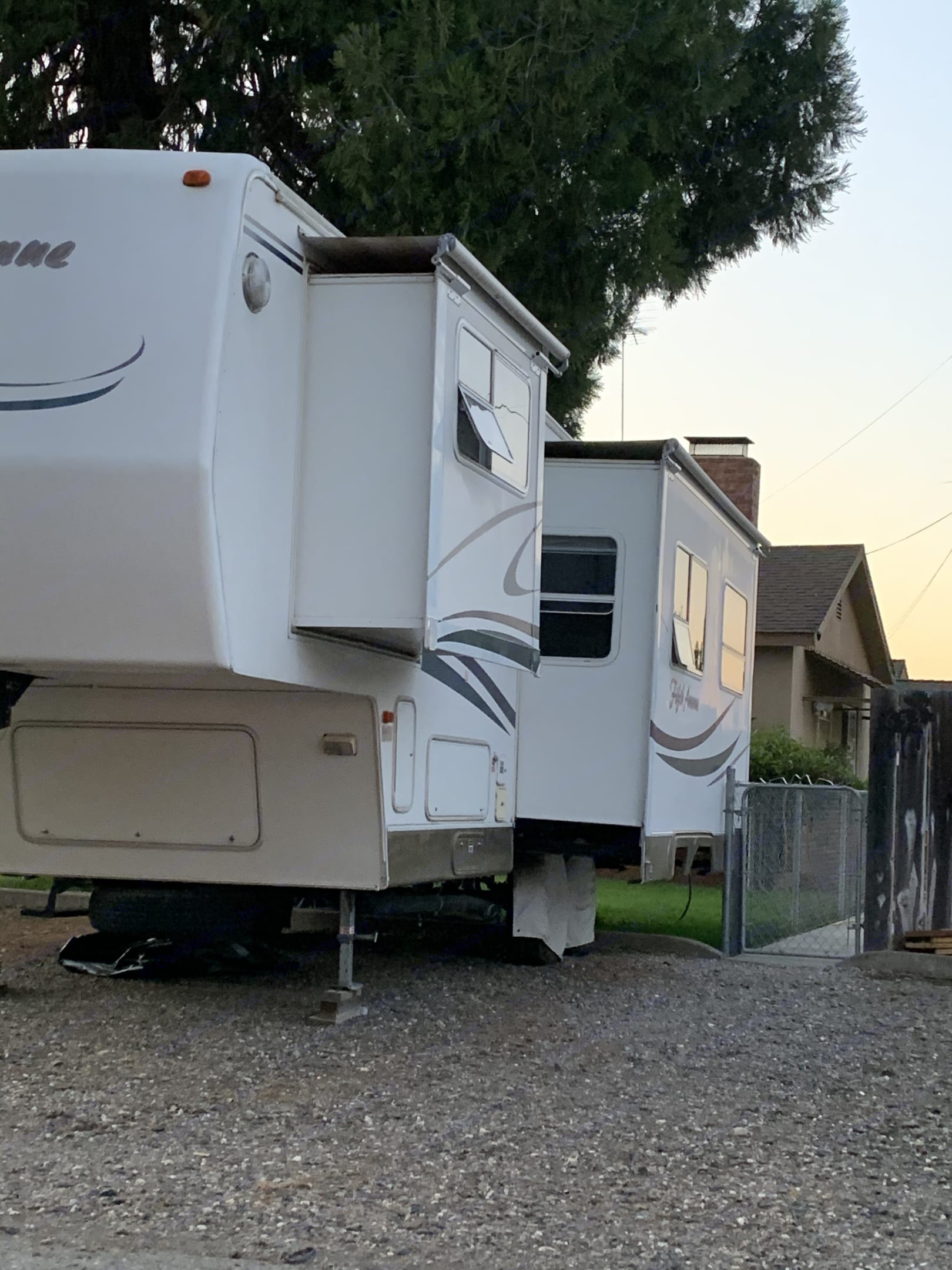 2000 Dutchmen Fifth Avenue Fifth-Wheel Rental in Yuba City, CA | Outdoorsy
