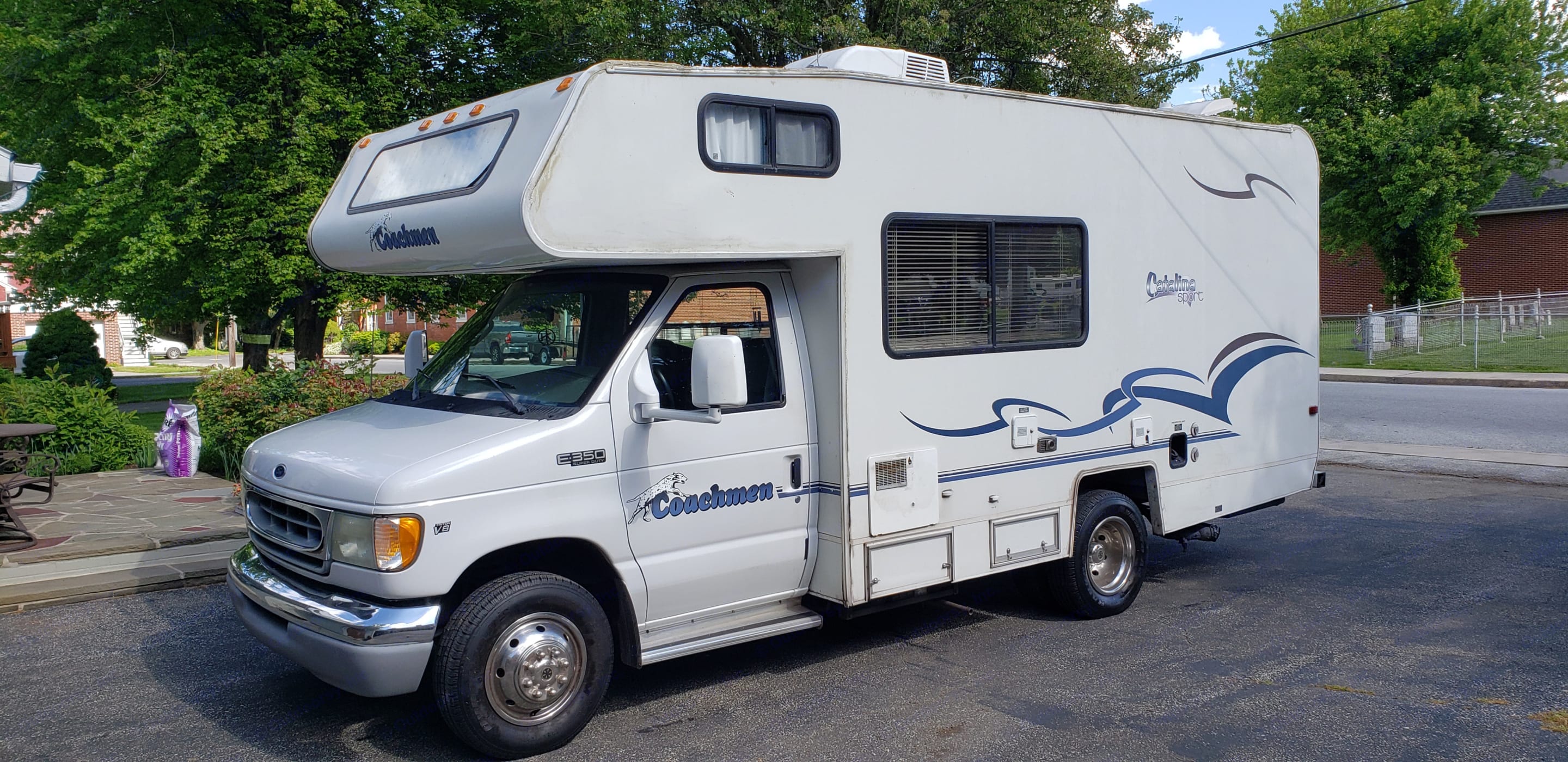 2002 Coachmen Catalina Sport Class C Rental in Strasburg, PA | Outdoorsy