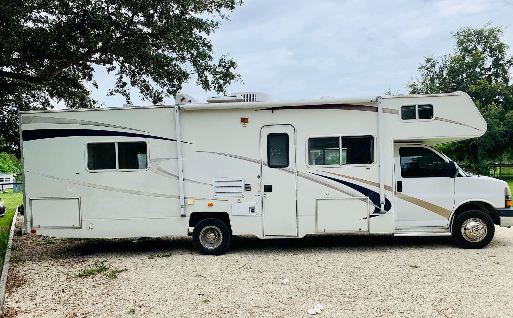 2006 Coachmen Freedom Express Class C Rental in Fort Myers, FL | Outdoorsy