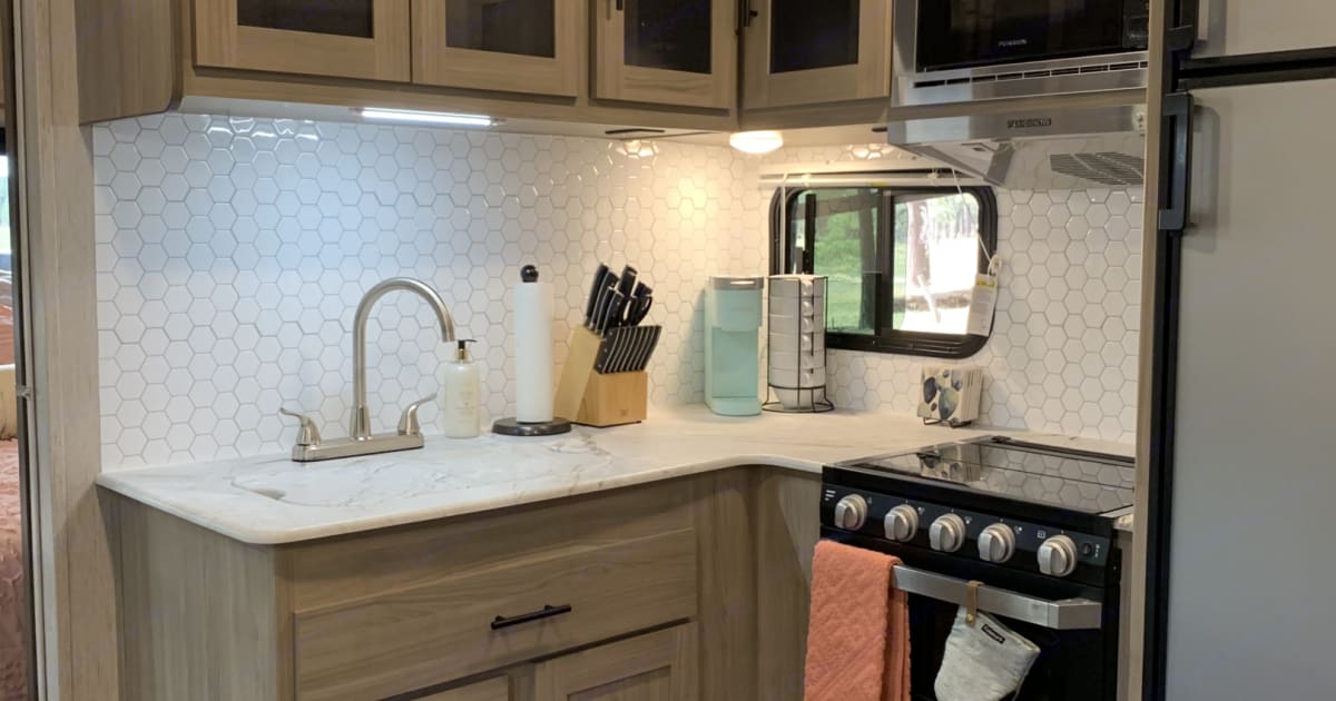 2021 Coachmen Freedom Express Travel trailer Rental in Mesa, AZ | Outdoorsy