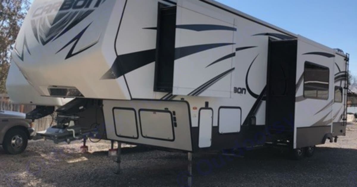2015 Keystone Carbon Toy hauler Rental in Riverton, UT | Outdoorsy