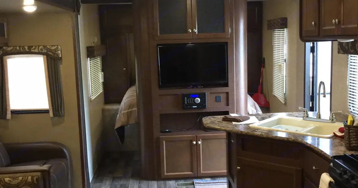 2016 Keystone Hideout Luxury 31 RBDS Travel trailer Rental in ...