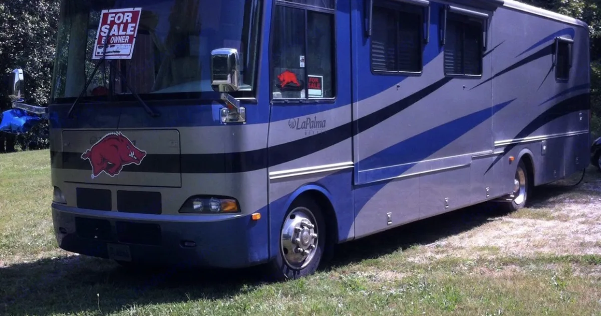 2004 Monaco La Palma Class C Rental in Springdale, AR | Outdoorsy
