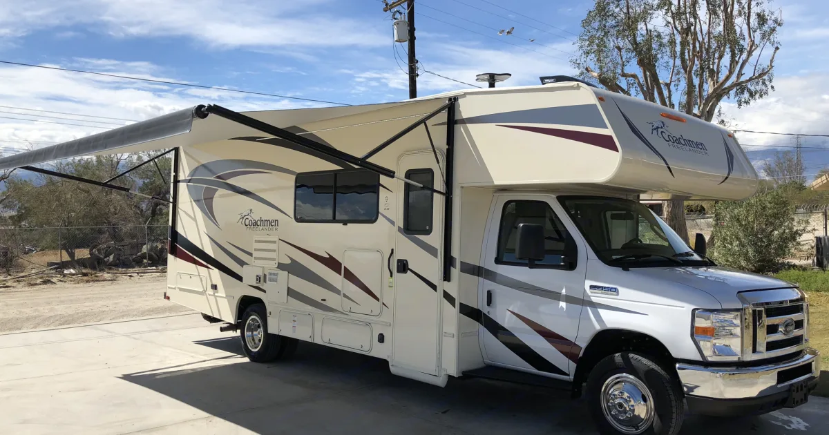 2019 Coachmen Freelander 28BHS Class C Rental in Thousand Palms, CA ...