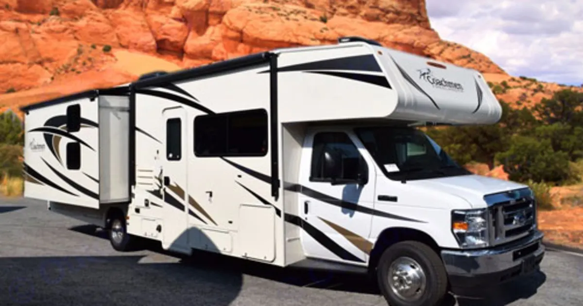 2018 Coachmen Freelander 31BH Class C in Le Sueur, MN | Outdoorsy