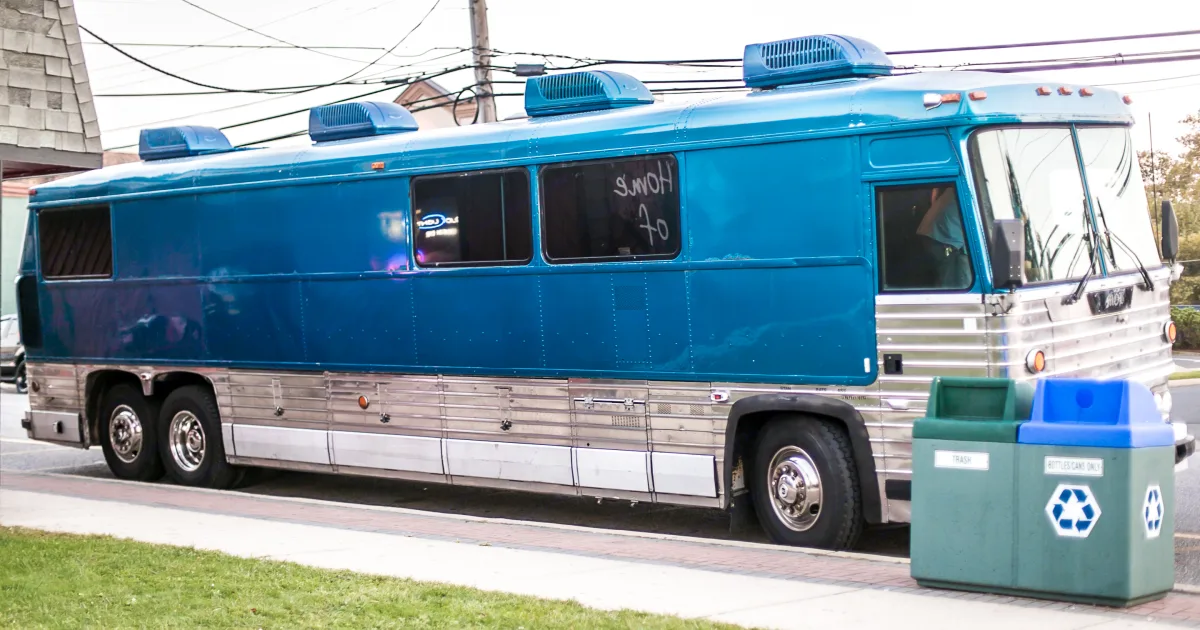 1982 Mci Mc9 (Crusader) Intégral Rental in Neptune City, NJ | Outdoorsy