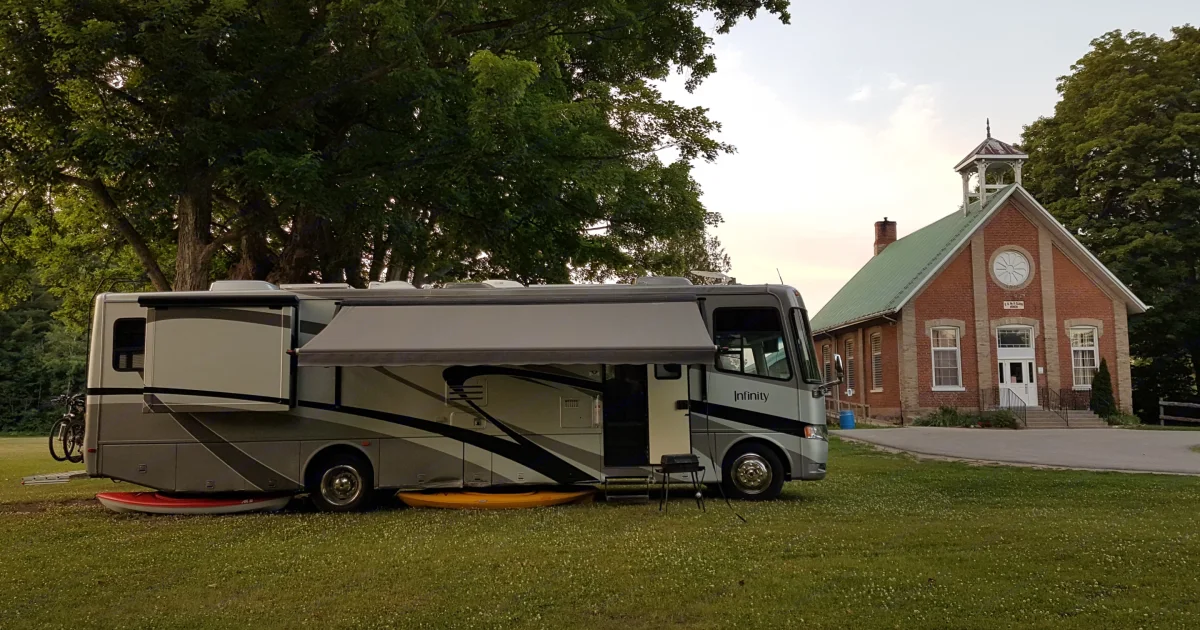 2005 THOR Four Winds Infinity Class A Rental in Kitchener, ON | Outdoorsy