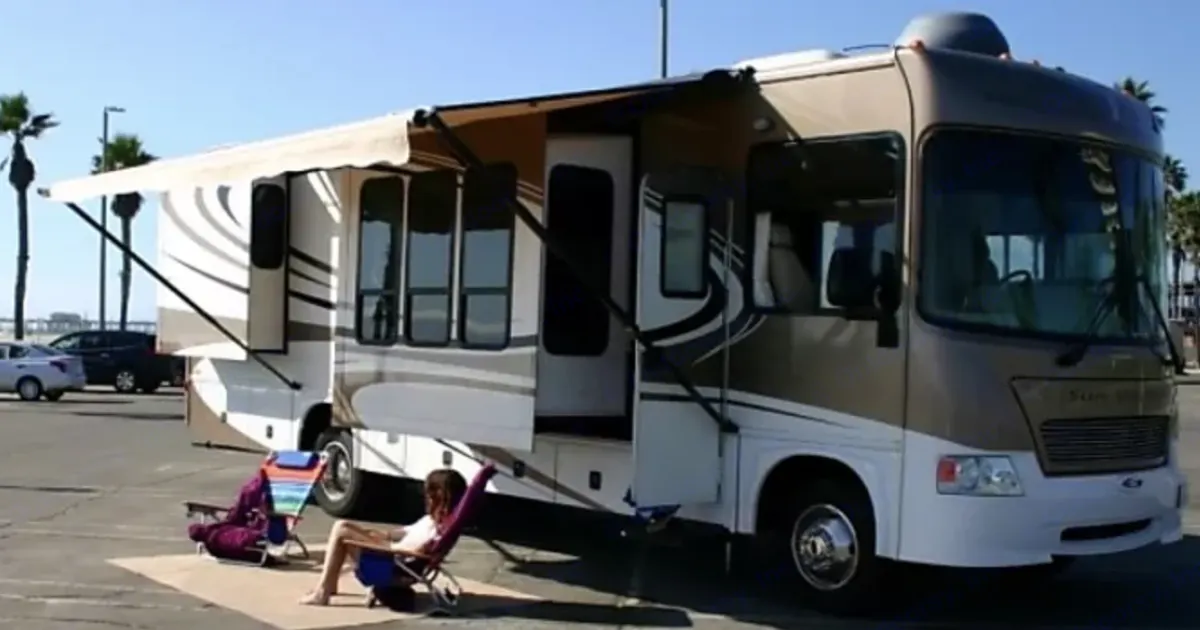 2018 Adirondack 24ck-M5 Camper van Rental in Austin, TX | Outdoorsy