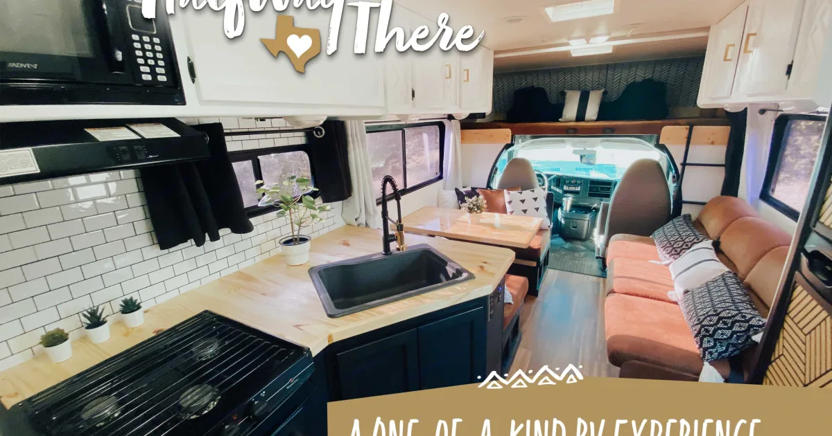 2013 Freelander 28QB-LTD Class C in Cedar Park, TX | Outdoorsy