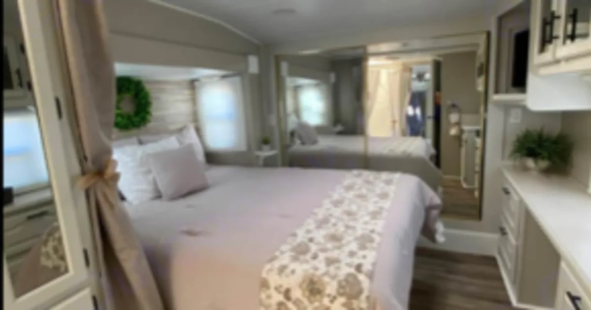 2004 Forest River Cardinal Fifth-wheel Rental in Phoenix, AZ | Outdoorsy