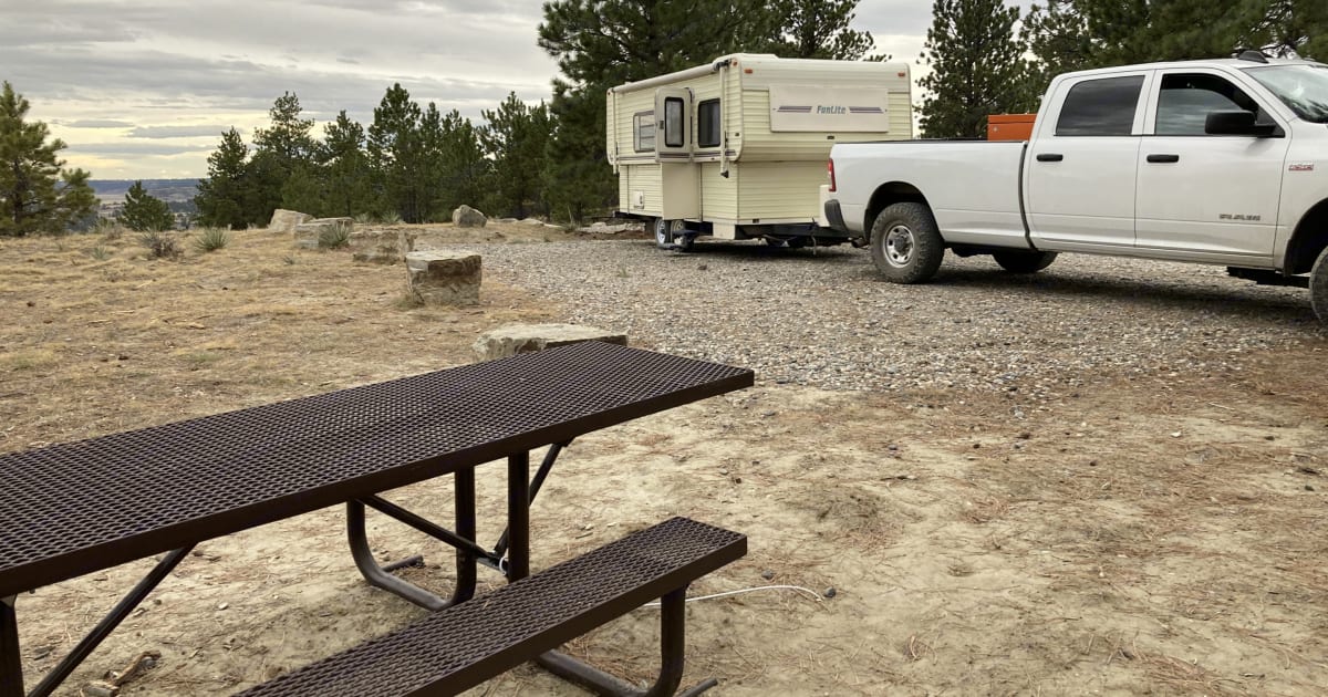 1997 Hi-Lo Funlite 24 Folding trailer Rental in Lakewood, CO | Outdoorsy