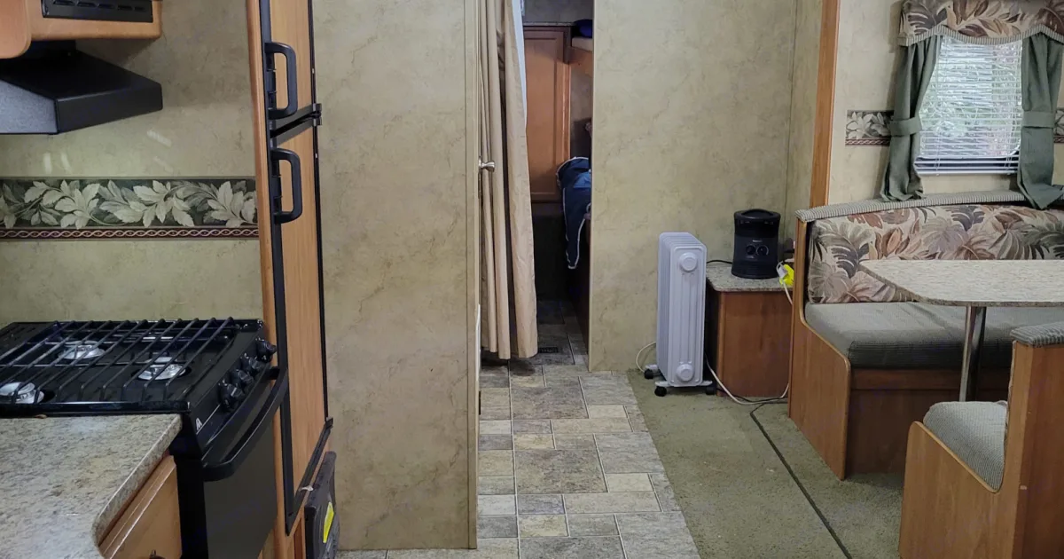 2008 Keystone RV Hornet Travel trailer Rental in Summerland, BC | Outdoorsy