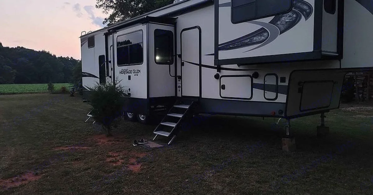 2020 Forest River Wildwood Heritage Glen Fifth-wheel Rental in Tavares ...
