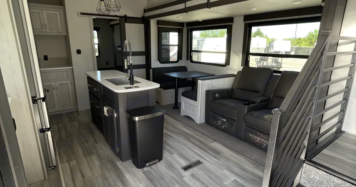 2021 Keystone RV Sprinter Limited Fifth-wheel Rental in Broken Arrow ...