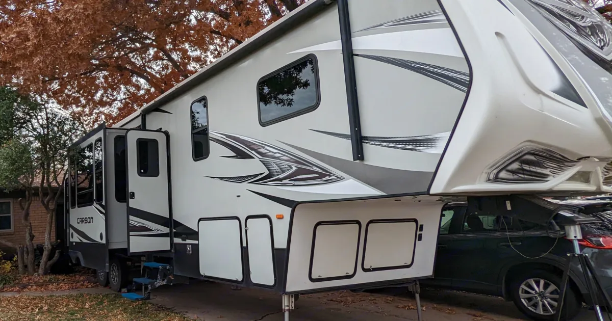 2018 Keystone RV Carbon Toy Hauler Fifth-wheel Rental in Tulsa, OK ...