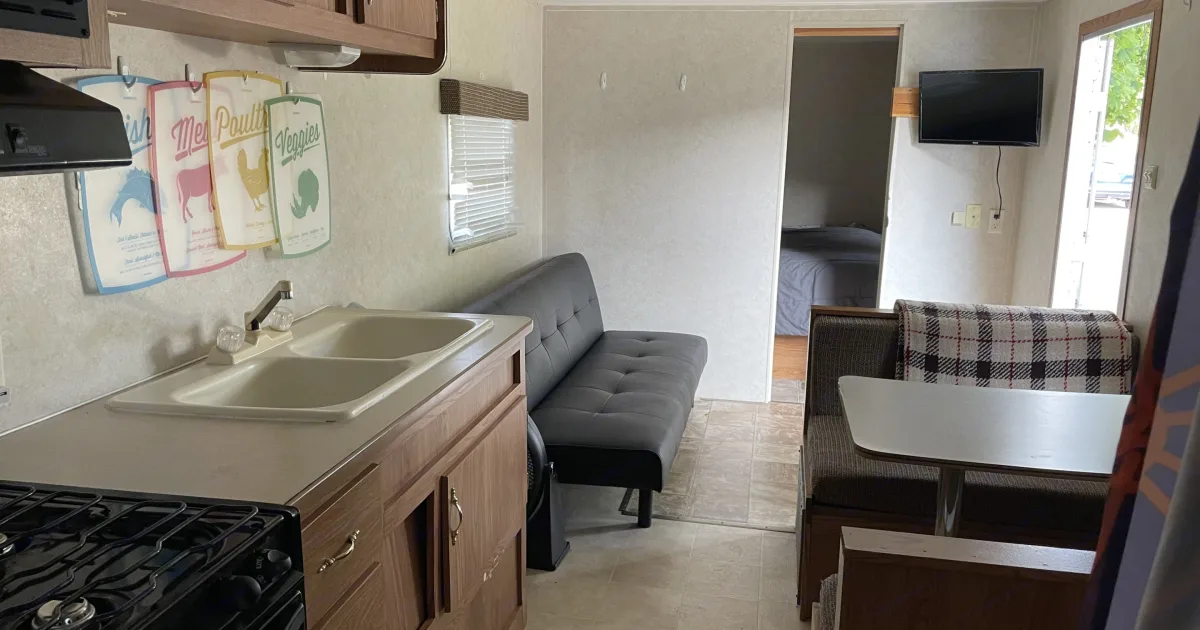 2006 Gulf Stream Cavalier Travel trailer Rental in Sarnia, ON | Outdoorsy