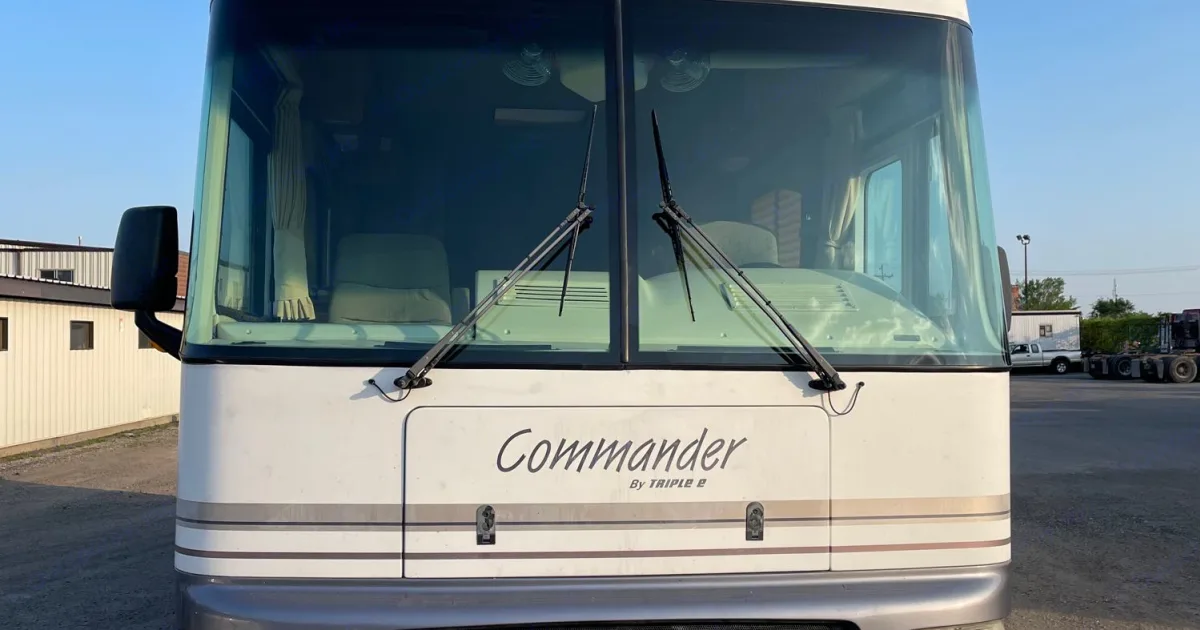 1999 Triple E Commander Class A in Acton, ON | Outdoorsy