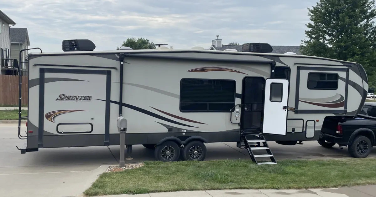 2017 Keystone RV Sprinter Fifth-wheel Rental in Indianola, IA | Outdoorsy