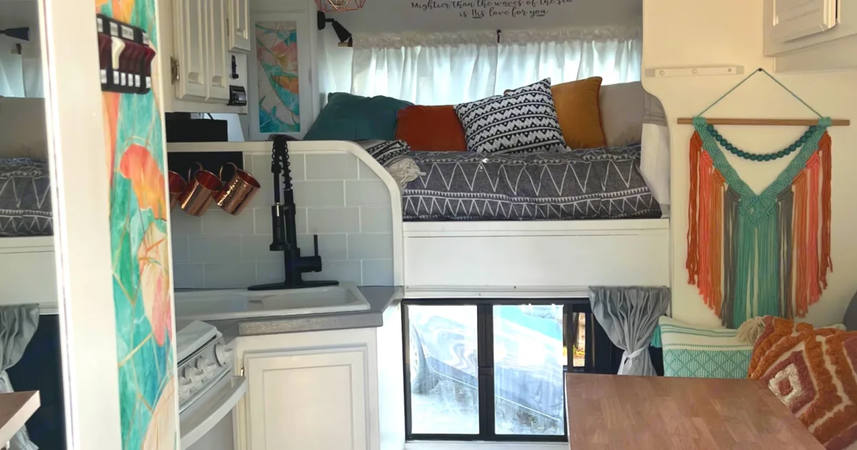 2004 Lance 920 Truck Camper Rental in Fallbrook, CA | Outdoorsy