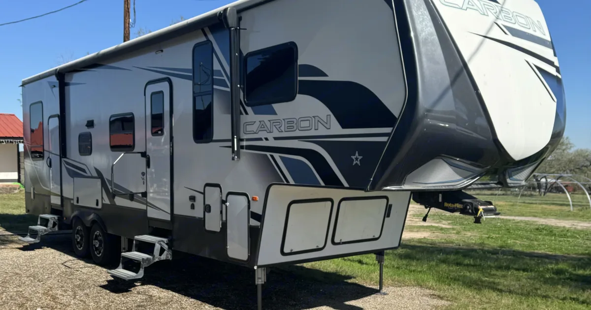 2021 Keystone RV Carbon Toy Hauler Fifth-wheel Rental in Beeville, TX ...