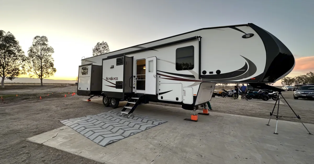 2016 Heartland RVs Sundance Fifth-wheel Rental in Bakersfield, CA ...