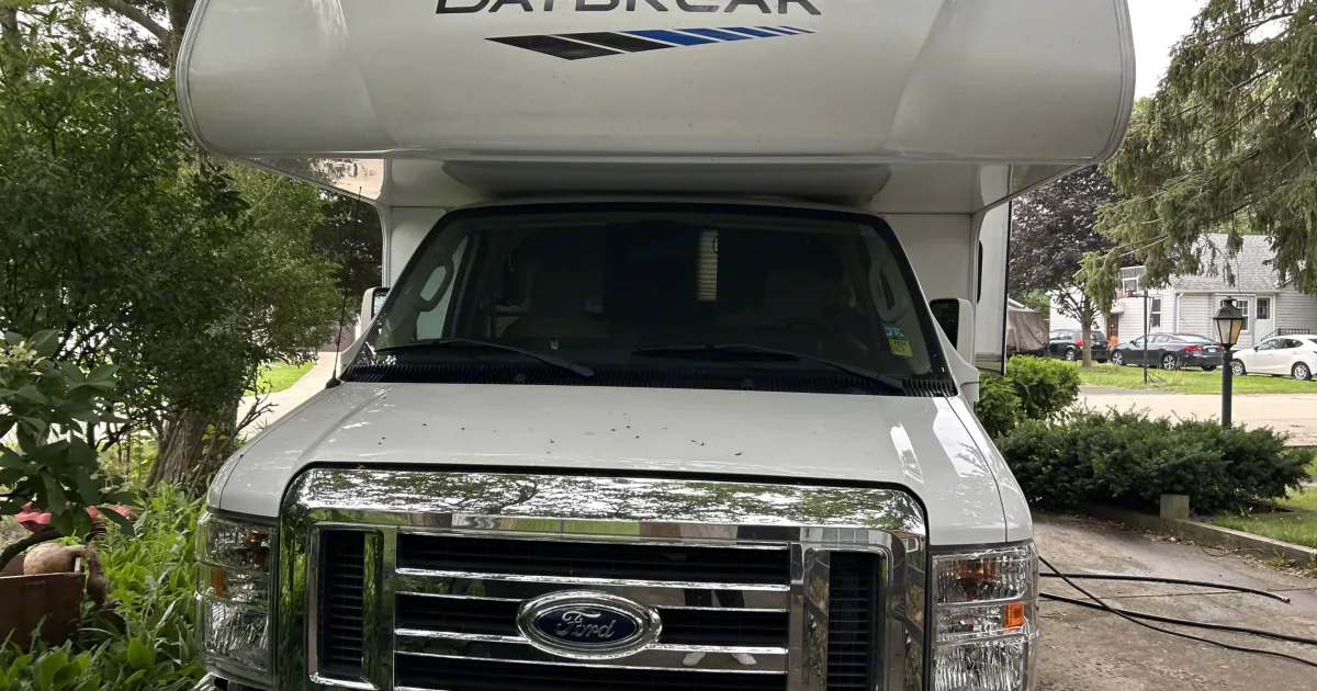 2019 Thor Daybreak Class C in Hampshire, IL | Outdoorsy