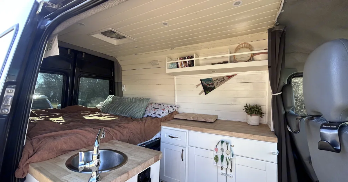 2006 Freightliner Sprinter Camper van Rental in Nashville, TN | Outdoorsy