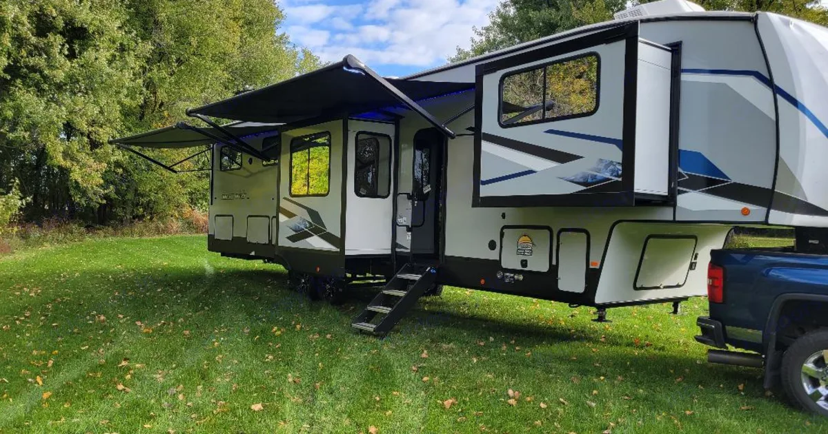 2023 Forest River Cherokee Arctic Wolf Fifth-wheel Rental in spring ...