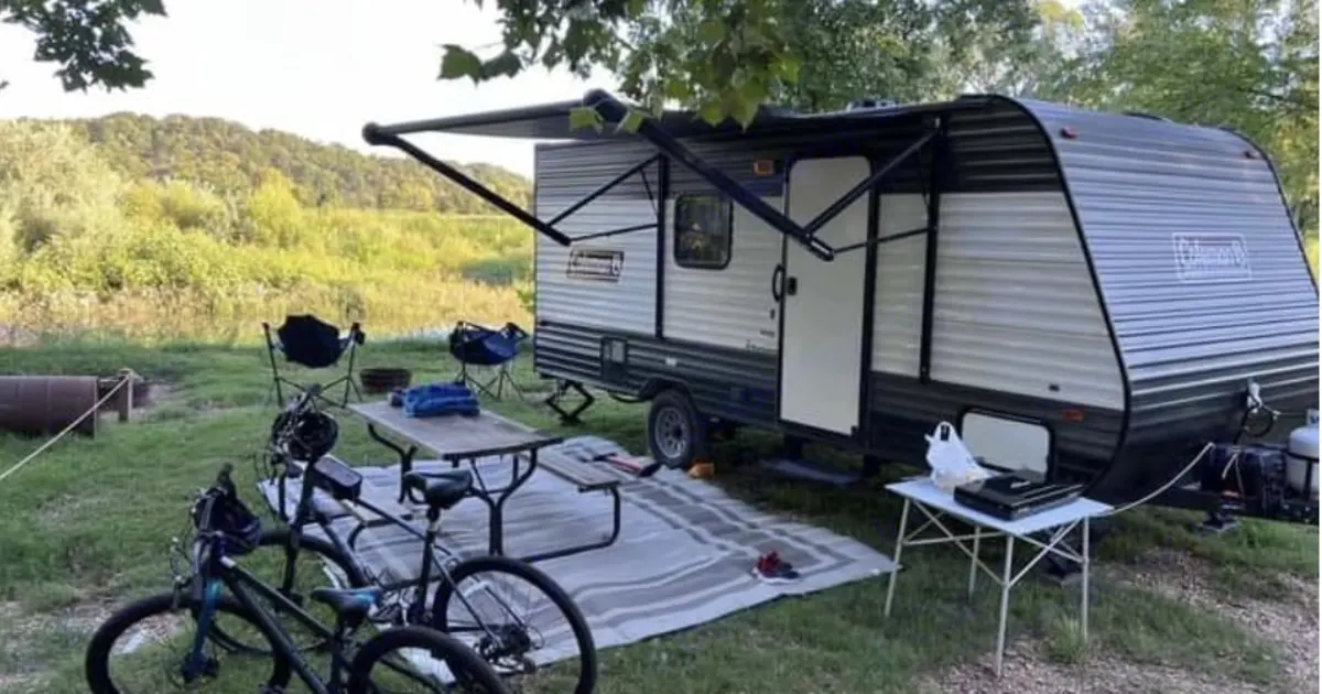 2021 Coleman Lantern 17B Travel trailer Rental in Shakopee, MN | Outdoorsy