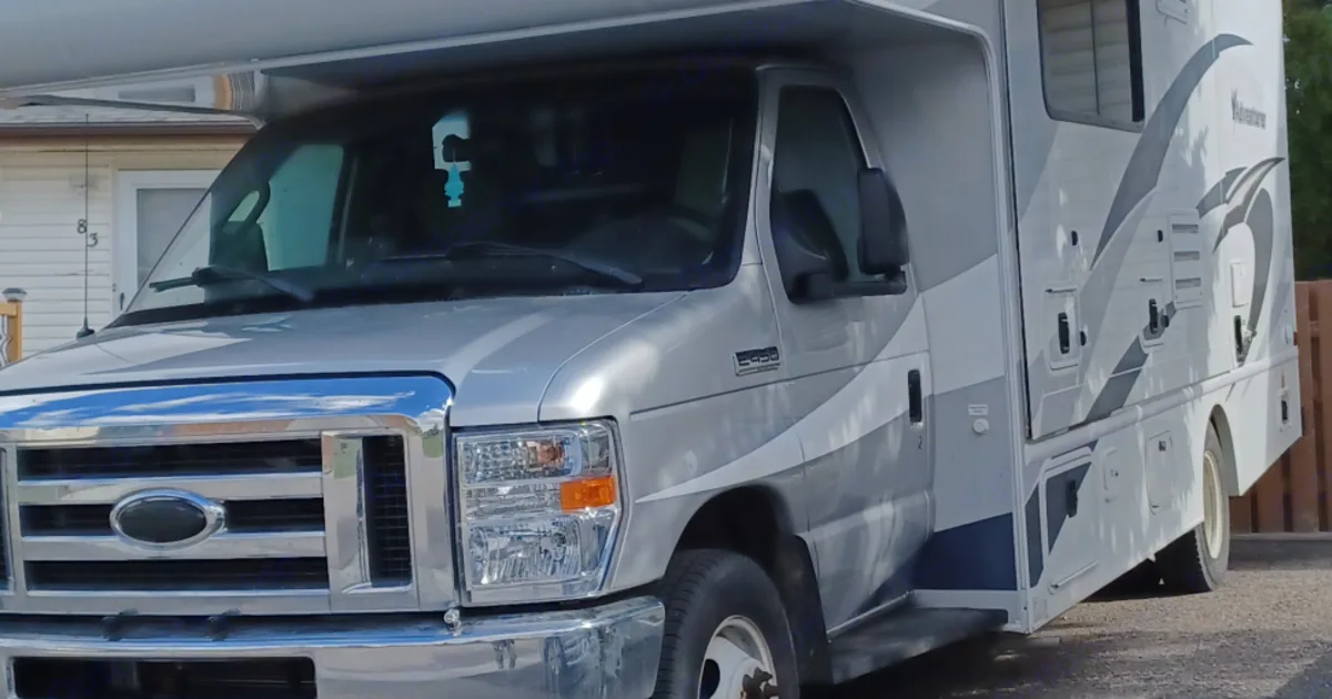 2018 Adventurer Adventurer Motorhome Class C in Calgary, AB | Outdoorsy