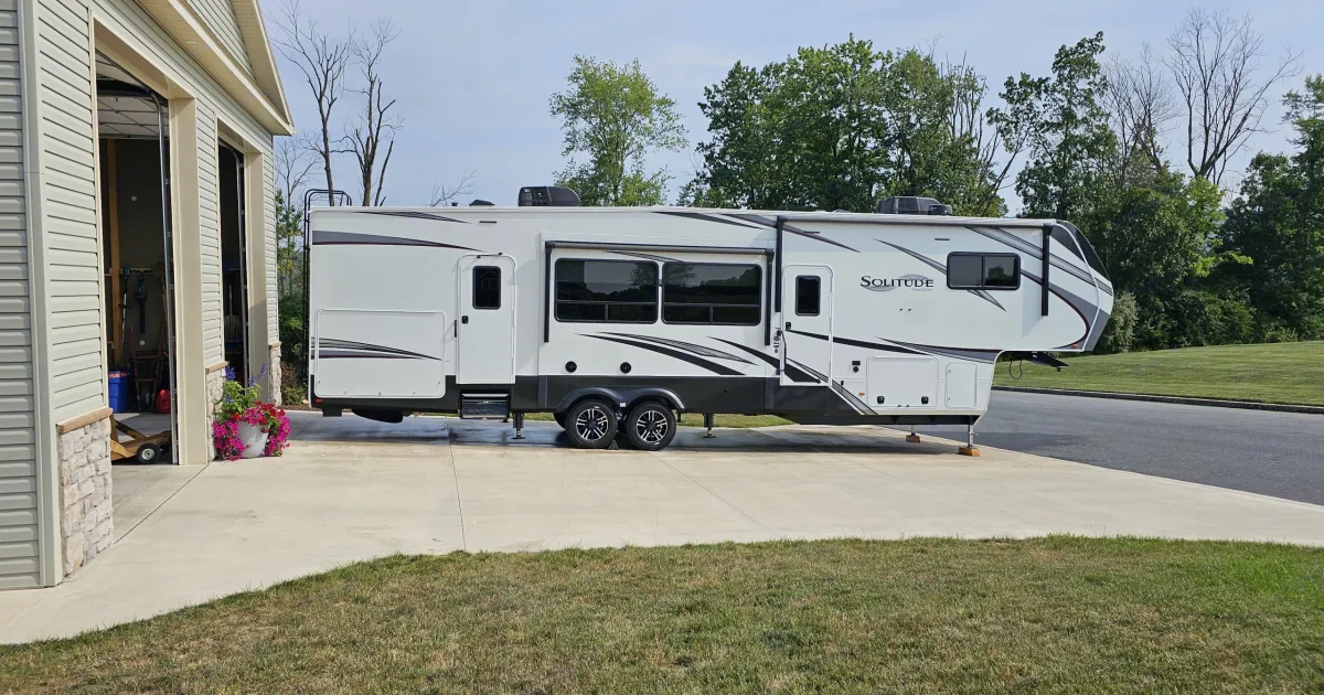 2022 Grand Design Solitude S-Class Fifth-wheel Rental in Reinholds, PA ...