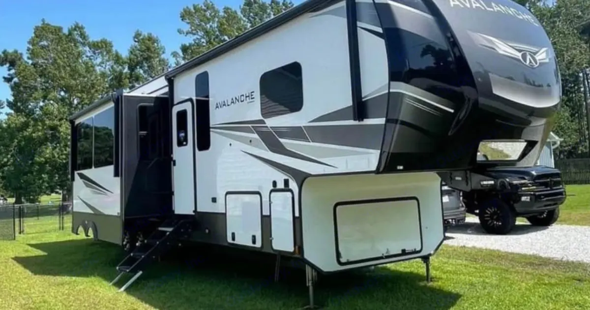 2021 Keystone RV Avalanche Fifth-wheel Rental in Norfolk, VA | Outdoorsy