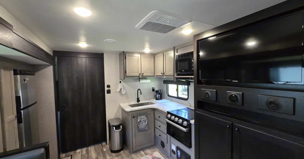 2023 Highland Ridge RV Mesa Ridge S-Lite Travel trailer Rental in ...