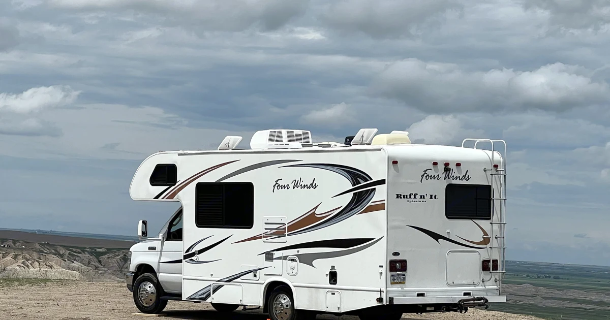 2011 Four Winds Four Winds Motorhome Class C Rental in Ephrata, PA ...