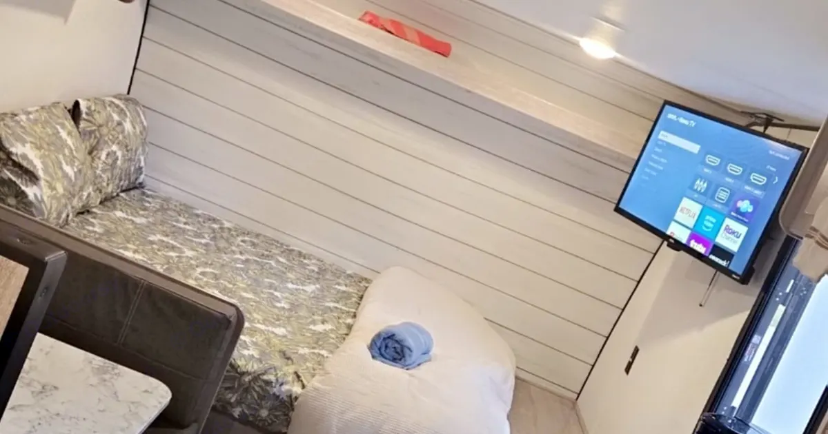 2024 Coleman 17B Travel trailer Rental in O'Fallon, IL | Outdoorsy