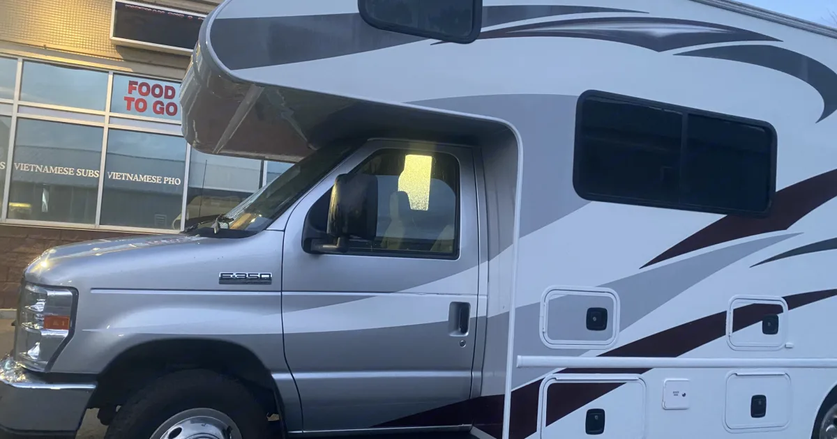 2017 Adventurer Adventurer Motorhome Class C Rental in Calgary, AB ...