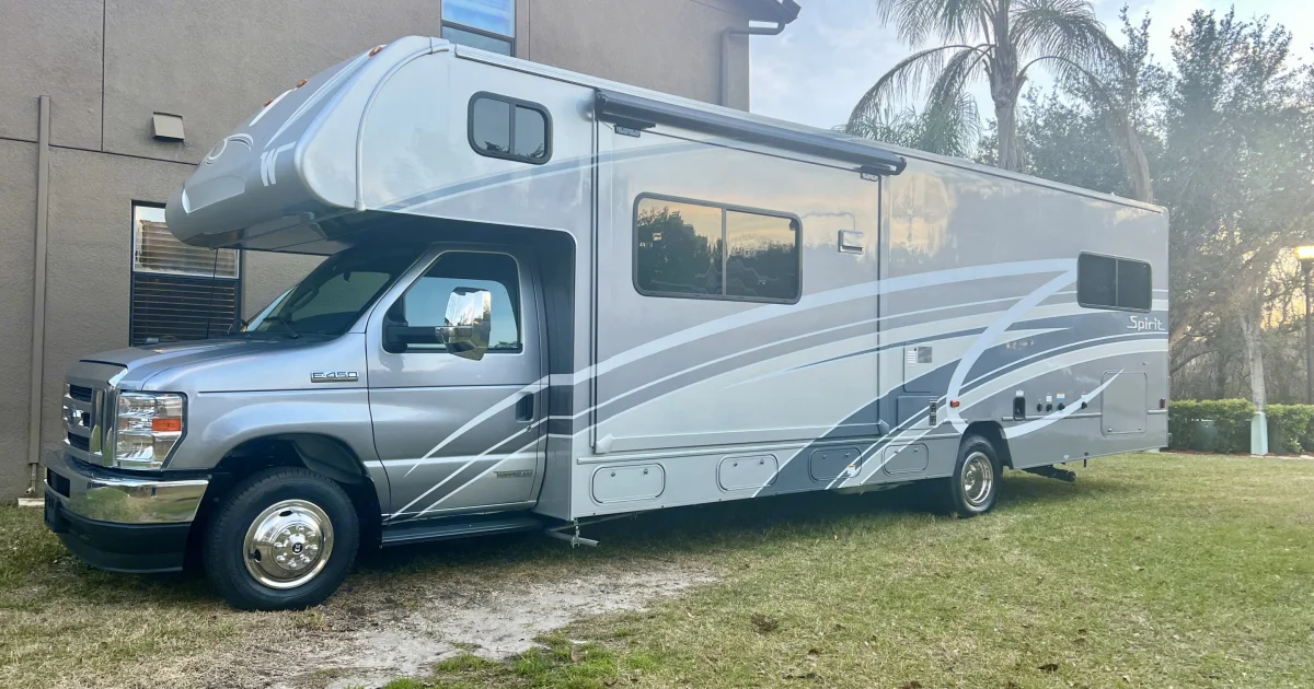 Photos | 2025 Winnebago Spirit Class C Rental in Brandon, FL | Outdoorsy