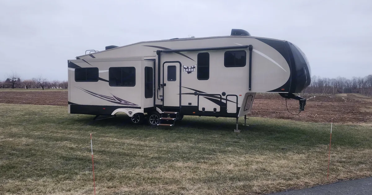2016 Forest River Sabre Sabre Lite Fifth-wheel Rental in New Holland, PA | Outdoorsy