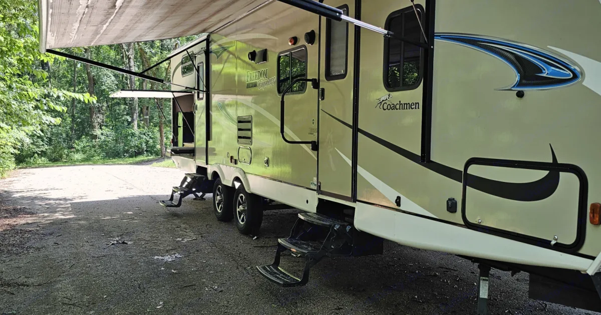 2018 Coachmen Freedom Ultralite Express Travel trailer Rental in Byron ...