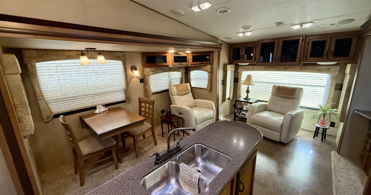 2024 Crossroads Cruiser Fifth-wheel Rental in Myakka City, FL | Outdoorsy