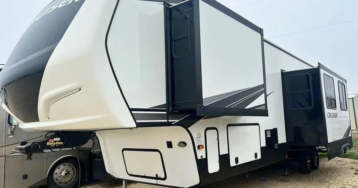 2020 Crossroads RV Cruiser Fifth-wheel Rental in Granger, TX | Outdoorsy