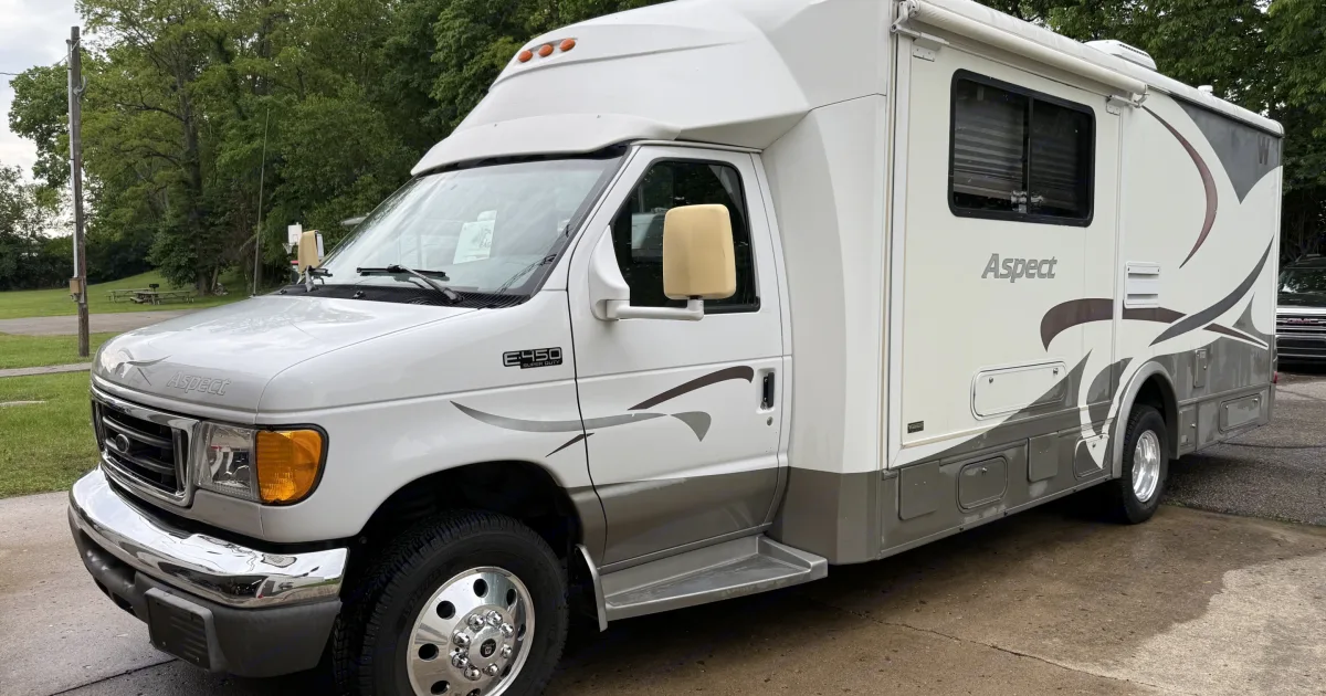 Photos | 2005 Winnebago Aspect Class C Rental in Urbana, OH | Outdoorsy