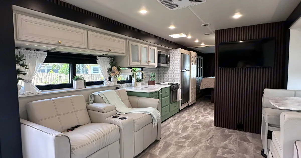 2021 Fleetwood Flair Class A Rental in Miami, FL | Outdoorsy