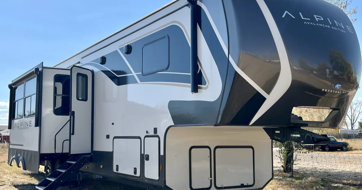 2024 Keystone RV Alpine Avalanche Fifth-wheel Rental in Laramie, WY ...