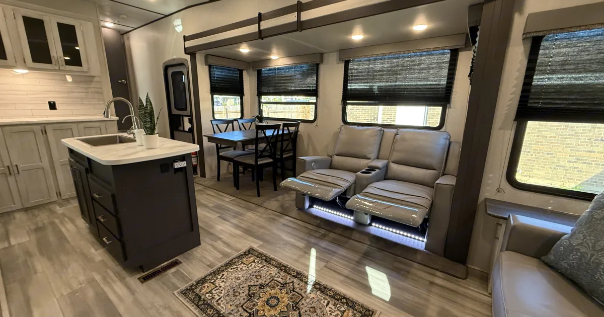 2021 Keystone RV Sprinter Campfire Fifth-wheel Rental in Pensacola, FL ...