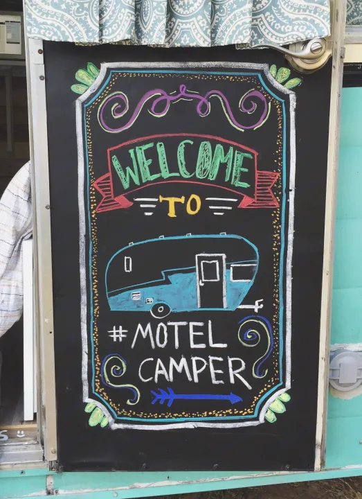 Beeline Camper Logo